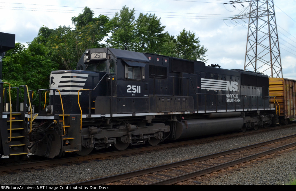 NS SD70 2511 trails on 18G